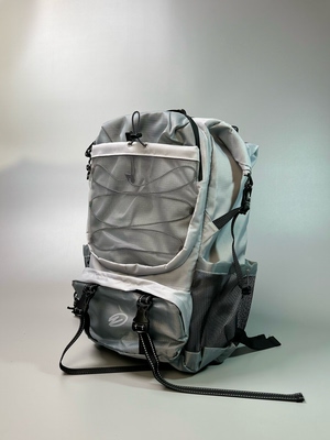 锁扣户外风格双肩包大容量