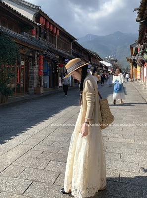 陈可爱2026新品杏色蕾丝拼接半身裙 温柔慵懒风法式浪漫半身裙