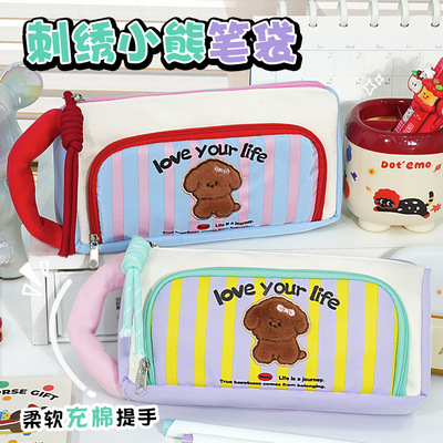 刺绣小熊笔袋文具盒女孩款2026新款新品高颜值复古轻奢高级感文具袋大容量耐脏小众不撞款铅笔盒pencilcase港