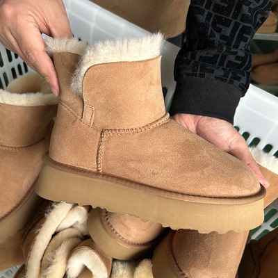 河南桑坡2024新款雪地靴女皮毛一体加厚冬季木扣厚底防水雪地棉