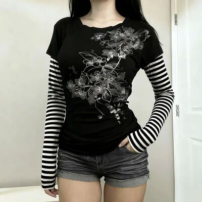 拼接条纹印花上衣 Splicing striped fake two-piece printed top