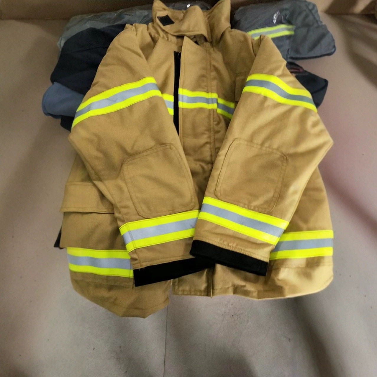黄色消防服厂家直供芳纶救援服黄色款救援服应急救援服灭火防护服