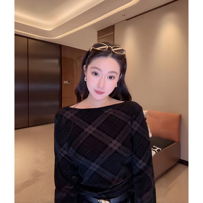 大李plus“浮雕植绒格纹船领针织”修身长袖气质针织-SD601575