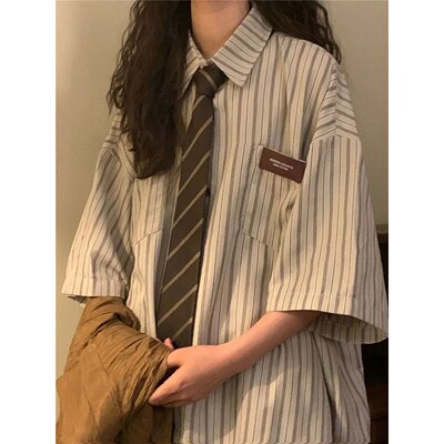 Women's loose short sleeved striped shirt 宽松短袖条纹衬衫女