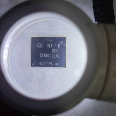 可议价芯片，型号KLM8G1GEME-B041，KLMBJ2J