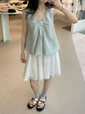 Eter夏韩系奶绿V领扭结无袖背心女设计感显白别致半身裙两件套