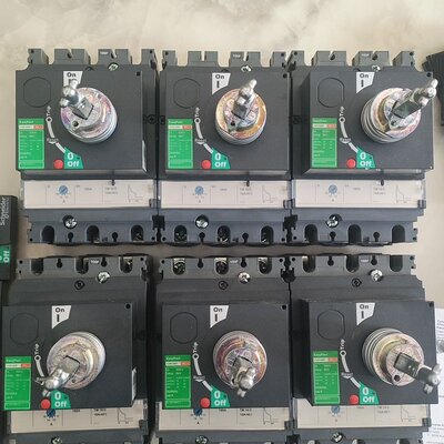 议价Merlin Gerin塑壳断路器，型号CVS100F