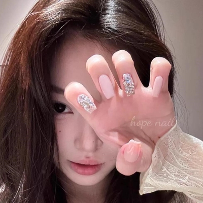 纯手工穿戴甲高级感2025年新款奶呼呼的miu系皮粉银钻