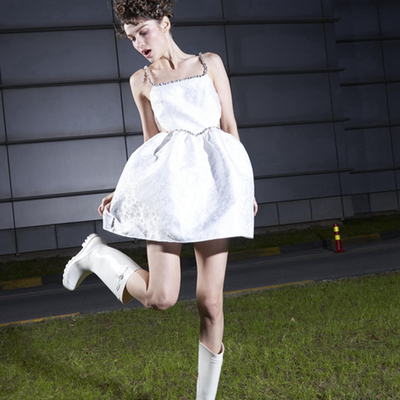 【明星同款】 冯提莫同款 WHITE MARSH 钉钻吊带提花连衣裙