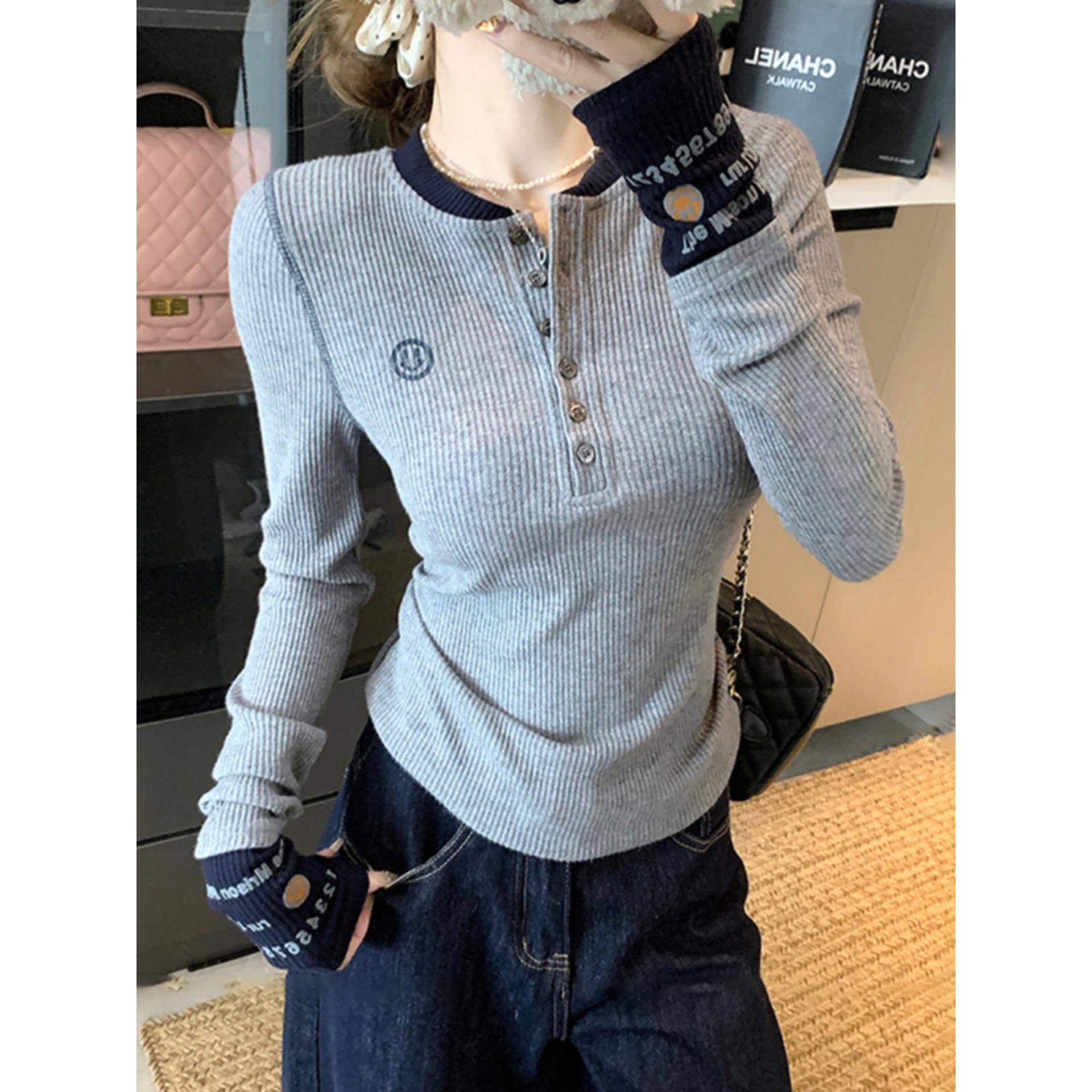 多巴胺撞色针织衫女秋季2026设计感刺绣内搭打底毛衣修身显瘦上衣