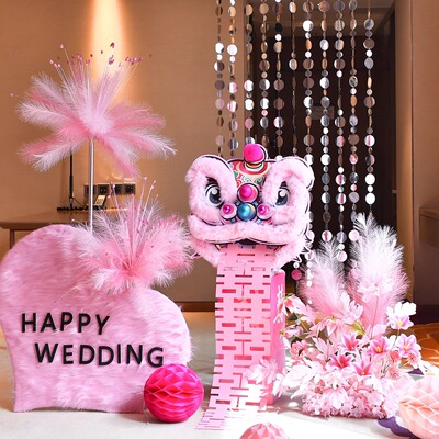 The Lion Awakening Wedding Room is decorated with paper kites, lion head ornaments, China-Chic Lion Dance Wedding, happ