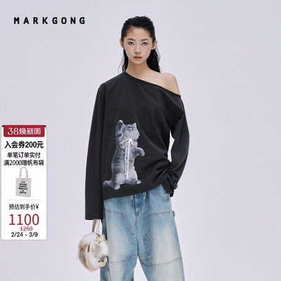 MARKGONG斜开肩小猫印花长袖T恤