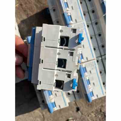 正泰DZ158-125 3P100A 9个，非实价