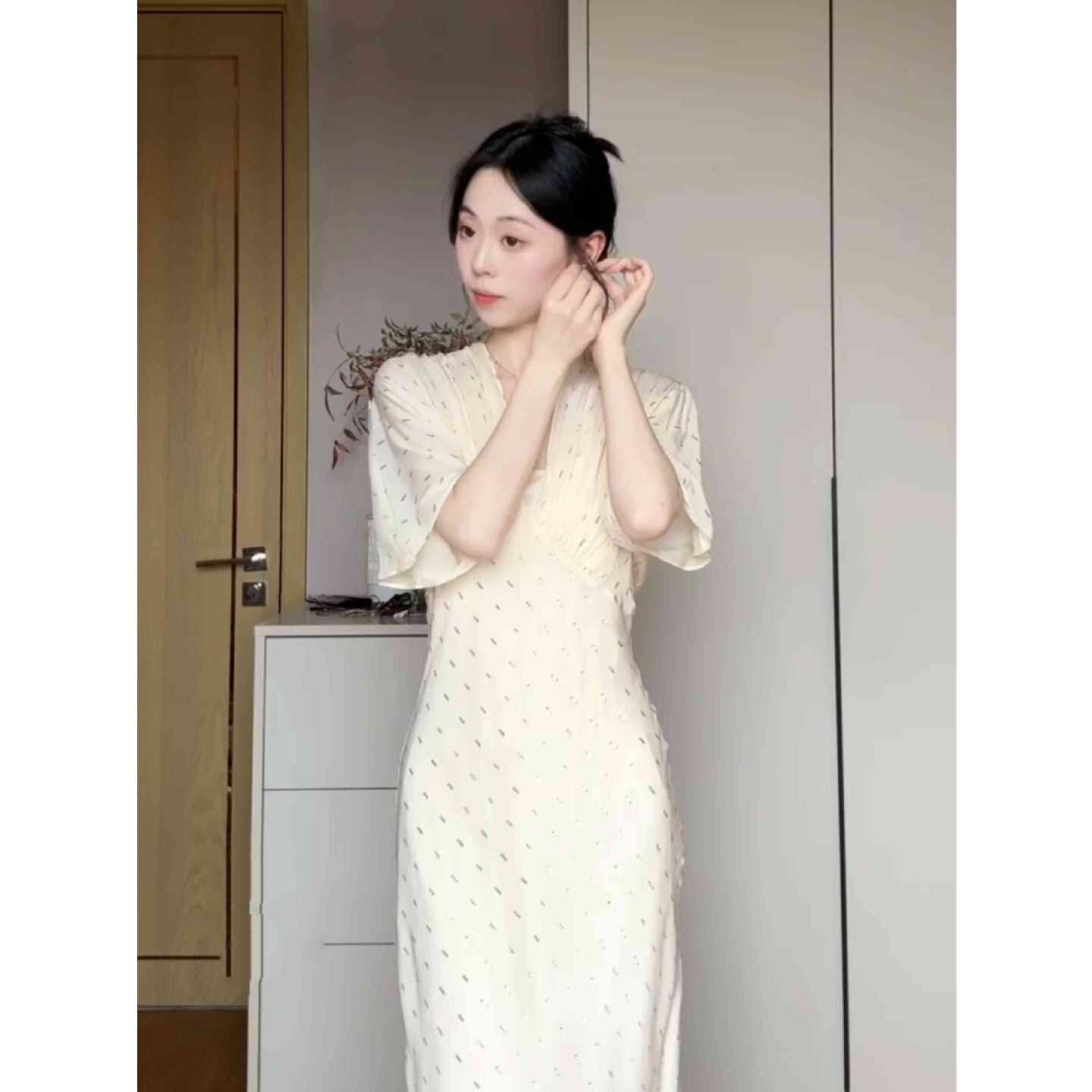 法式轻奢优雅气质V领波点连衣裙女温婉大方时尚长裙子