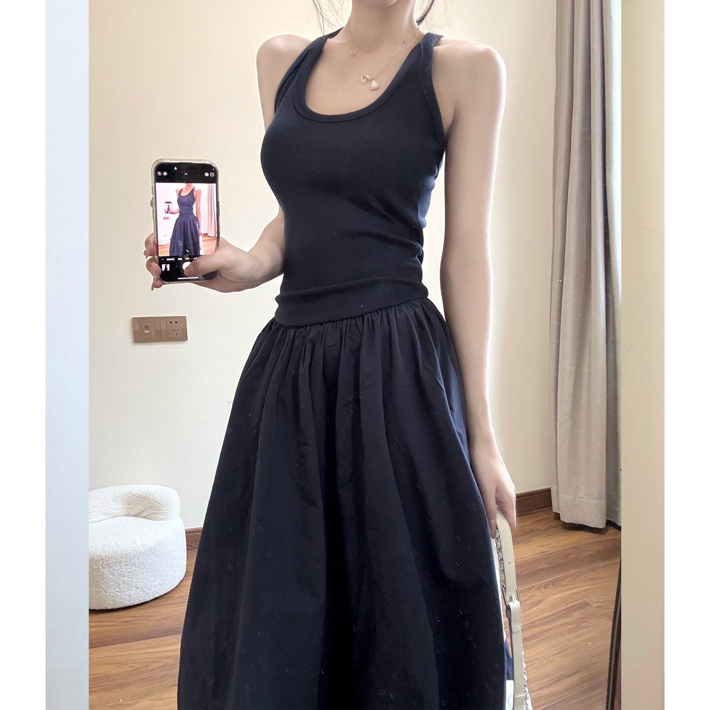 冷淡系独特别致裙子时尚气质高级感收腰修身挂脖吊带连衣裙2025夏