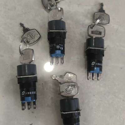 {议价}日本XB6EGC钥匙开关，带钥匙，原装正品，成色还可以，功能
