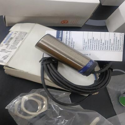 XSAV11801接近开关