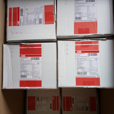 ABB Tmax储能电机操作机构 MOE 24V 110V 220V 380V (适用于T4/6)