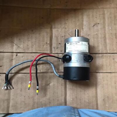 [德峰]R02SAKOE安川有刷直流祠服电机，拆机的，通电正常，成色