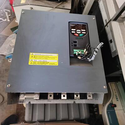 （设备配件）变频器两台，山宇sanyu sy8000型一台，30千瓦功率