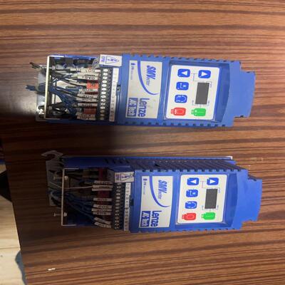 [德峰]伦茨 ESV751N04TXB，没下盖，有一台安装地脚破损，