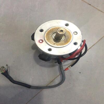 [德峰]R02MAKOE安川直流祠服电机，拆机的，通电正常，成色如图