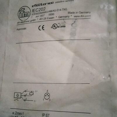 IEC202全新正品易福门接近传感器。5