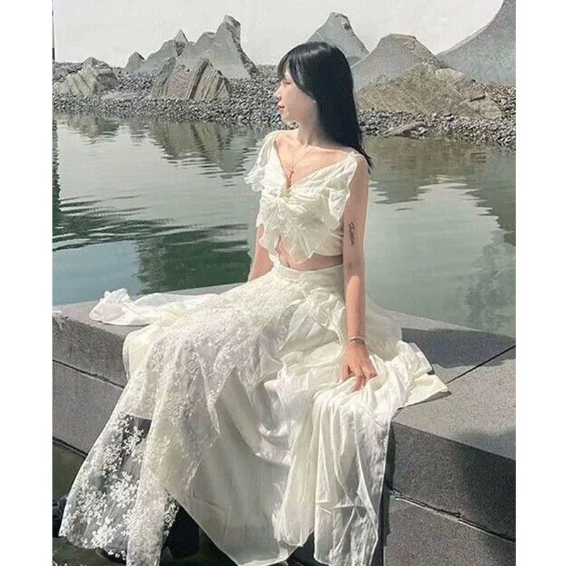 法式茶歇超仙蝴蝶吊带上衣两件套女不规则收腰长裙时尚套装