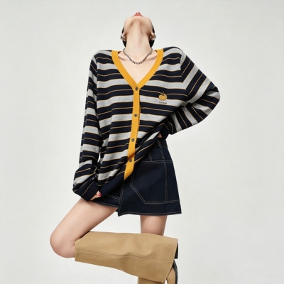 5148柿柿如意复古条纹V领针织开衫女宽松洋气上衣宽松型