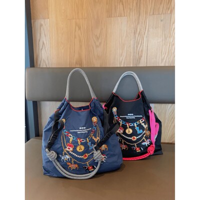 New Japanese-Style Embroidered Chain Pony Women's Shoulder B