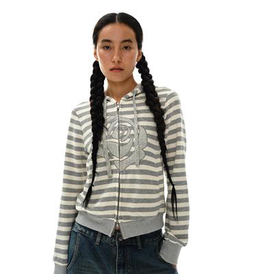 玫瑰贴布绣条纹连帽短卫衣