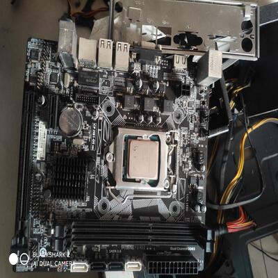 议价七彩虹H81主板+G1840CPU，图三接口有些锈可维修