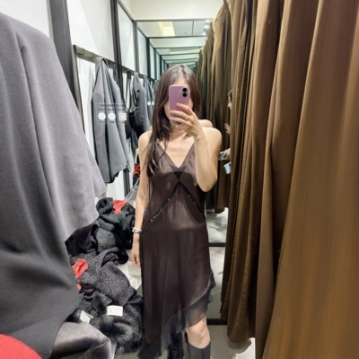 V领蕾丝拼接缎面不对称连衣裙女