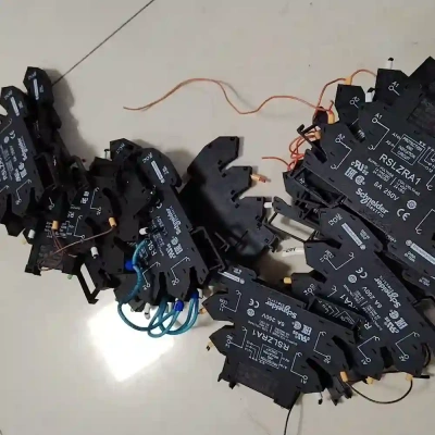 {议价}施耐德RSL1AB4BD继电器RSLZVA1底座