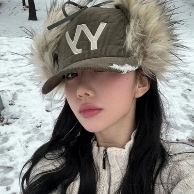 秋冬季新款Yy字母刺绣鸭舌帽防皮草毛绒护耳灯芯绒加厚保暖棒球帽