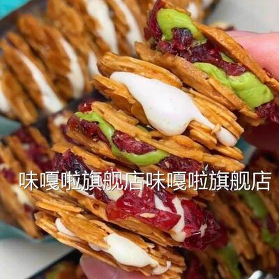 杏仁食桃仁夹心牛酥轧糖饼干薄牛扎奶糕网扁红零食休闲品UVU小吃