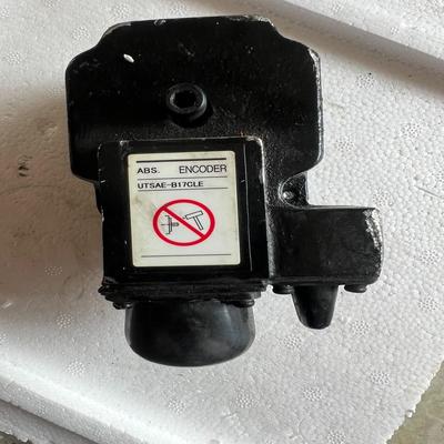 【议价】安川编码器utsae-b17cle拆机的包好外壳破损了里