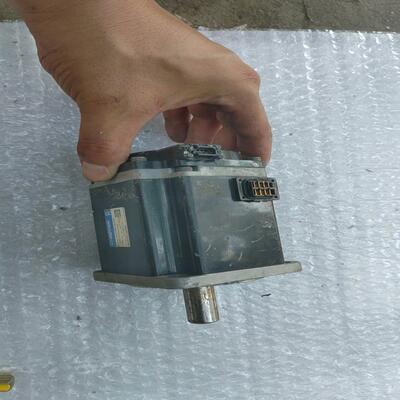 【议价】伺服电机R2AA08075FXH00  二手拆机一台