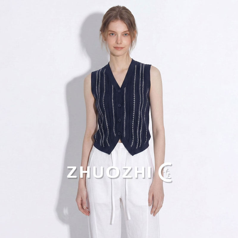 【卓芝】藏青色条纹V领无袖针织马甲女2026夏季新款纽扣百搭上衣