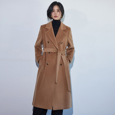 悦戎正肩款带里衬羊绒大衣