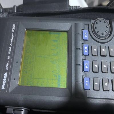 议价韩国兴仓Protek3200进口场强仪2G手持频谱可维修