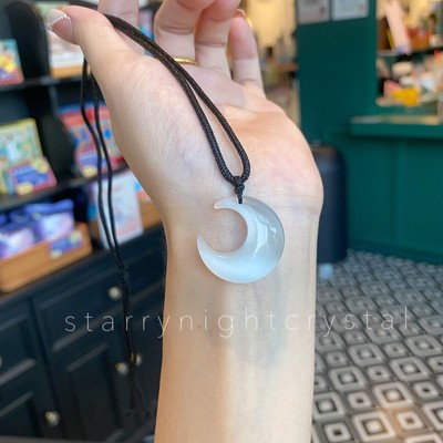 猫眼石月亮项链 白猫眼雕刻月亮锁骨链吊坠 寻梦石猫眼效应闺蜜链