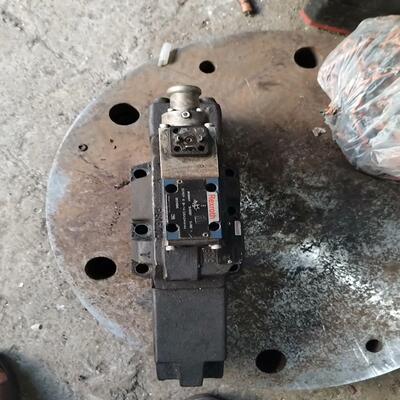 力士乐比例阀4WRZ25    EA325一51/6A24N（憨憨电子）