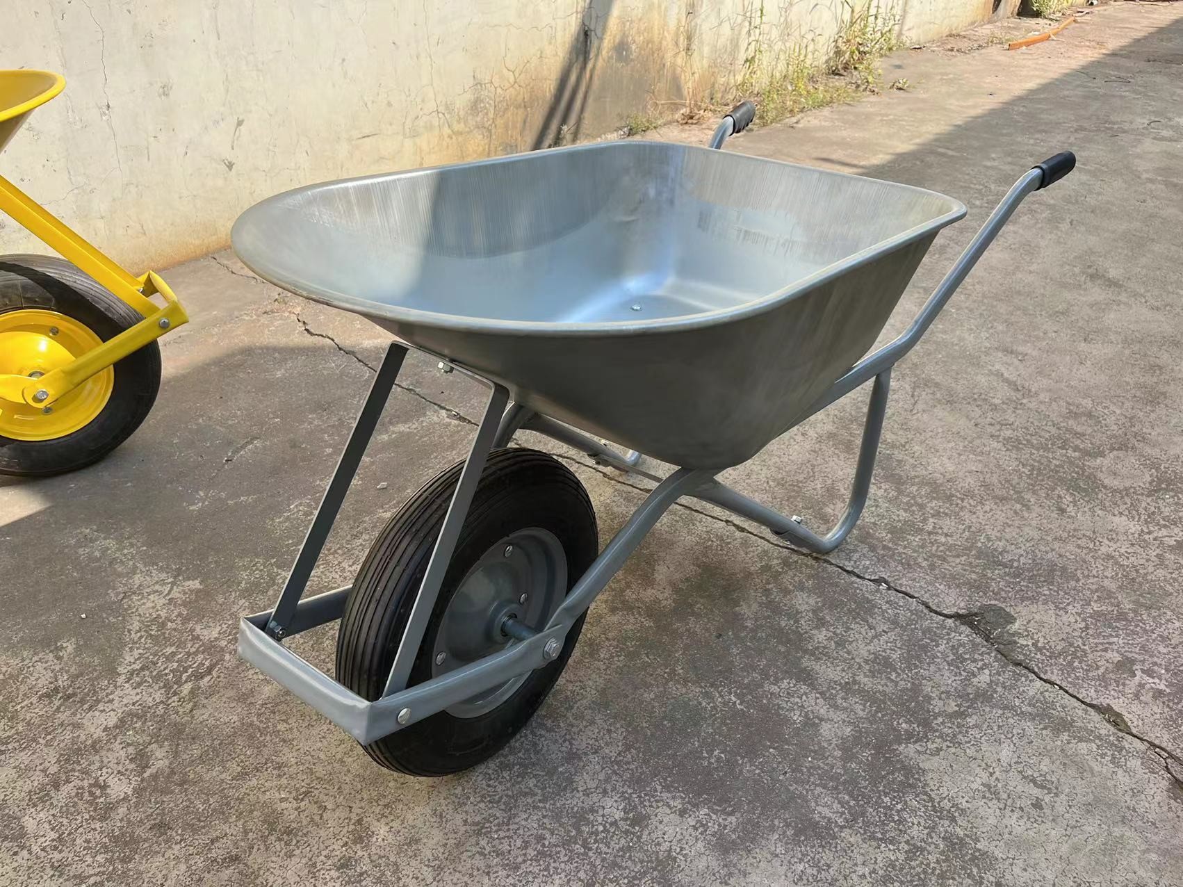 出口苏里南手推车扁管手推车南美手推车独轮手推车建筑用小推车