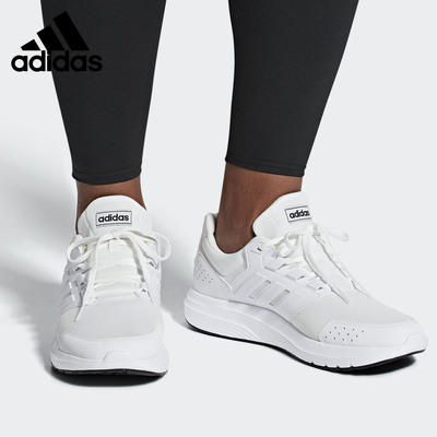 阿迪达斯男女缓震回弹跑步运动鞋