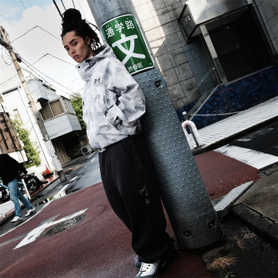 bigstepjoggers黑色贴布绣卫裤