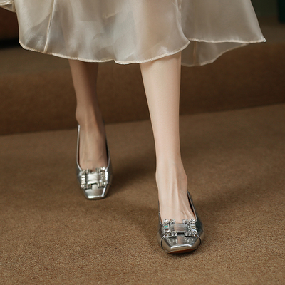 鹿与奈良朗姆酒庄~法式文艺通勤水钻扣方头平底粗跟两穿单鞋女夏