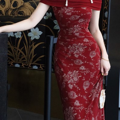 鹿和玫瑰美丽的单肩红裙女士修身婚礼祝酒词穿订婚裙女士