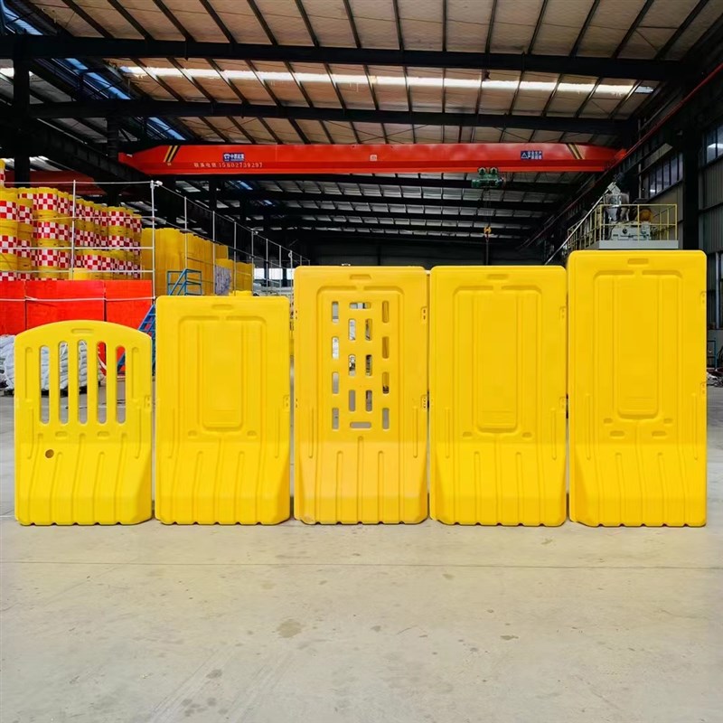 新料吹塑注水三孔水马1.8米市政围挡可移动防护栏隔离分流防撞桶