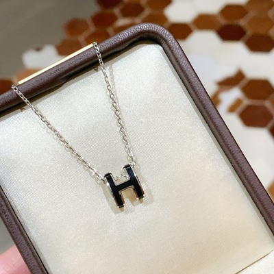 轻奢小众S925纯银黑色珐琅H字母项链女简约百搭锁骨链吊坠颈链